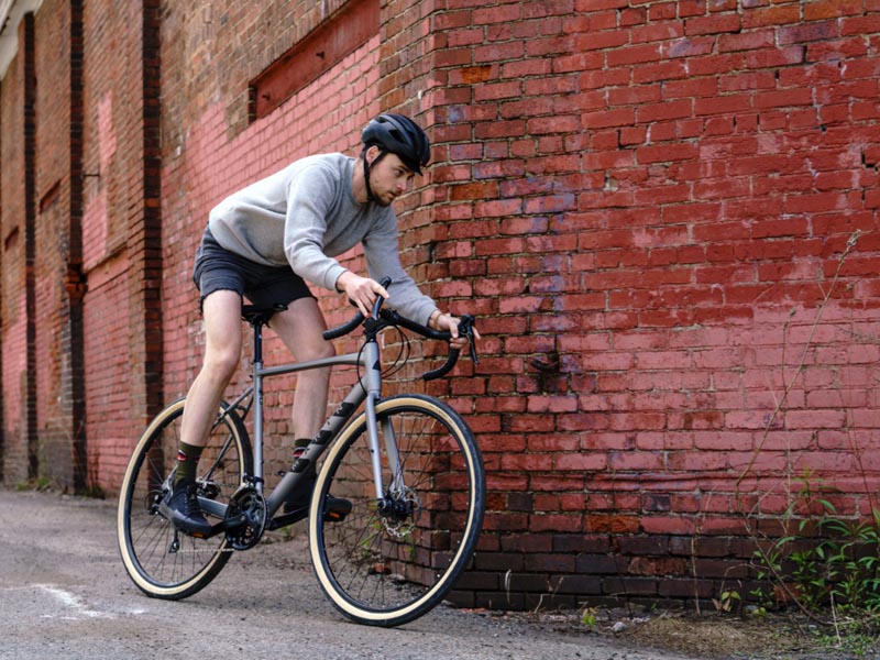 Tips on How to Choose a Touring Bike That Worth Your Money - Rodalink