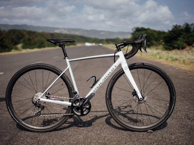 Hybrid Bike vs Road Bike : Which One to Go With? - Rodalink