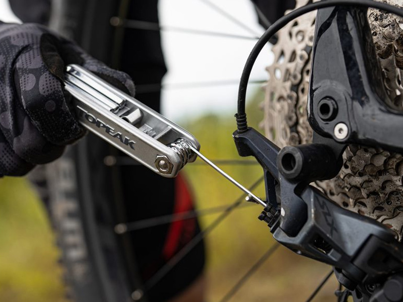 6 Must Have Safety Cycling Gears - Rodalink