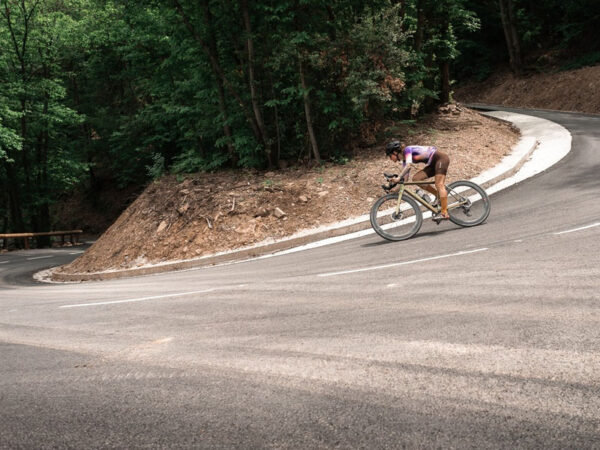 Cycling Communication: 3 Essential Hand Signals to Know - Rodalink