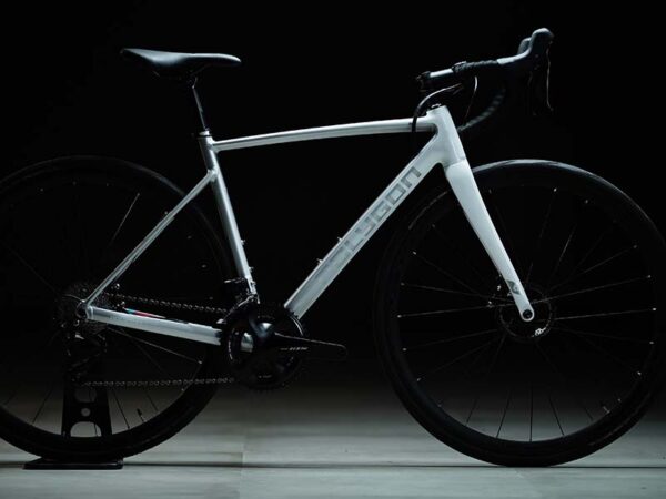 Road Bike Frame Materials: Comparing Carbon vs Alloy - Rodalink